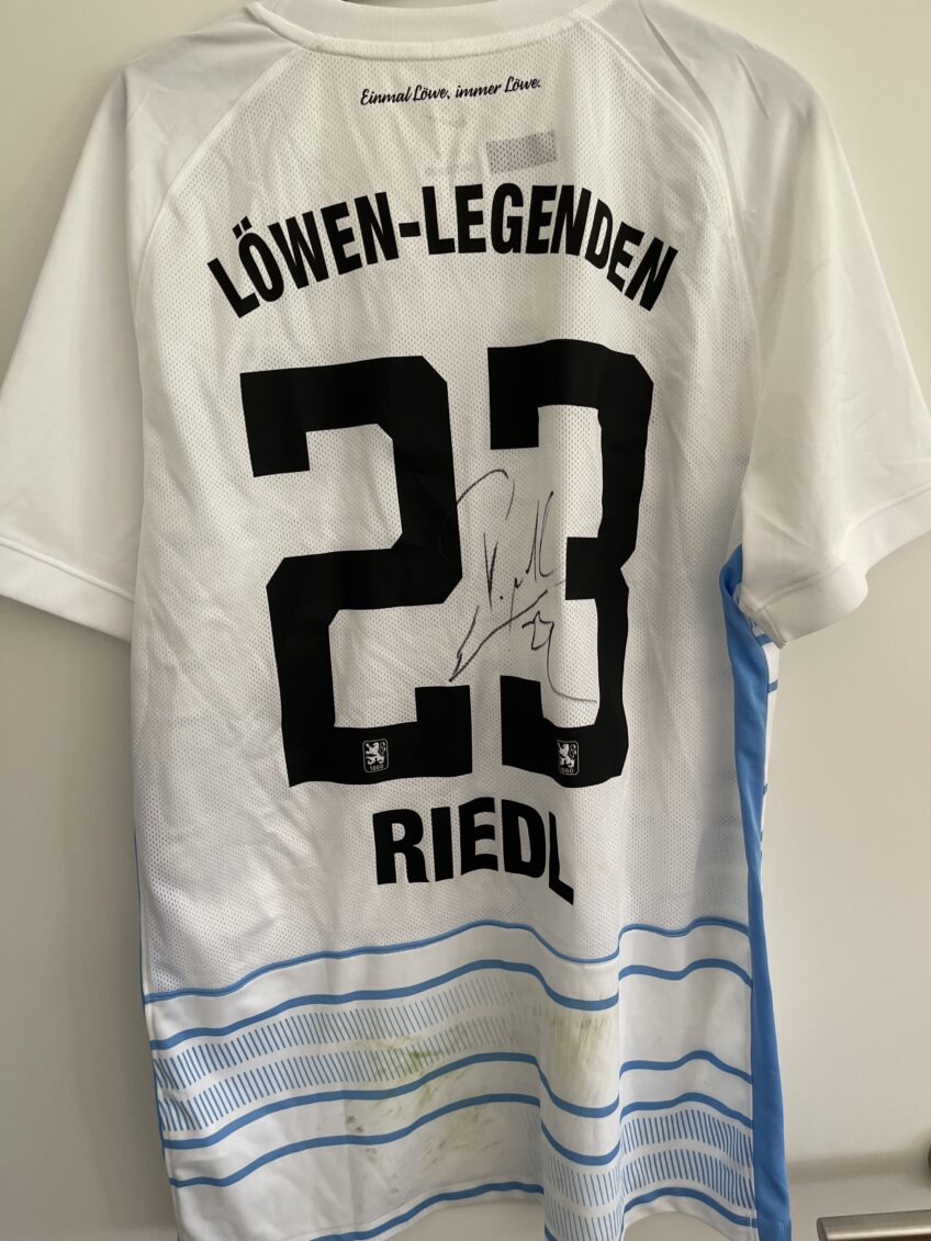 Matchworn! Trikot vom Legenden-Spiel. Thomas Riedl, Größe L. – Ama-Lion